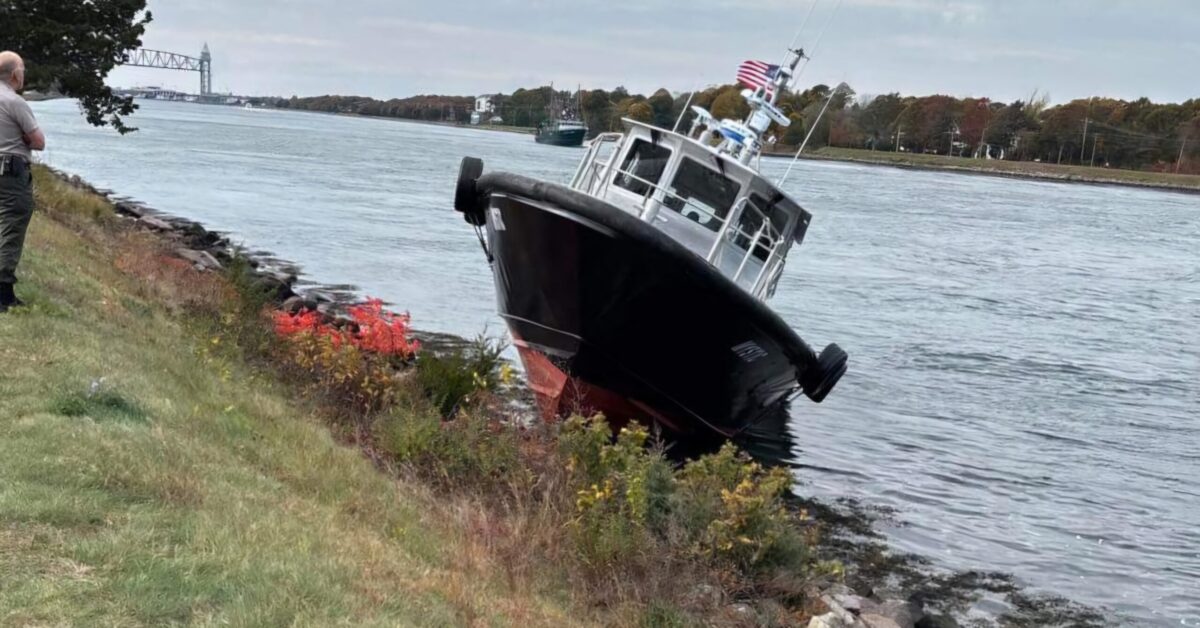 BOAT ON THE ROCKS, CAPE COD CANAL – Hyannis News - News & Information ...