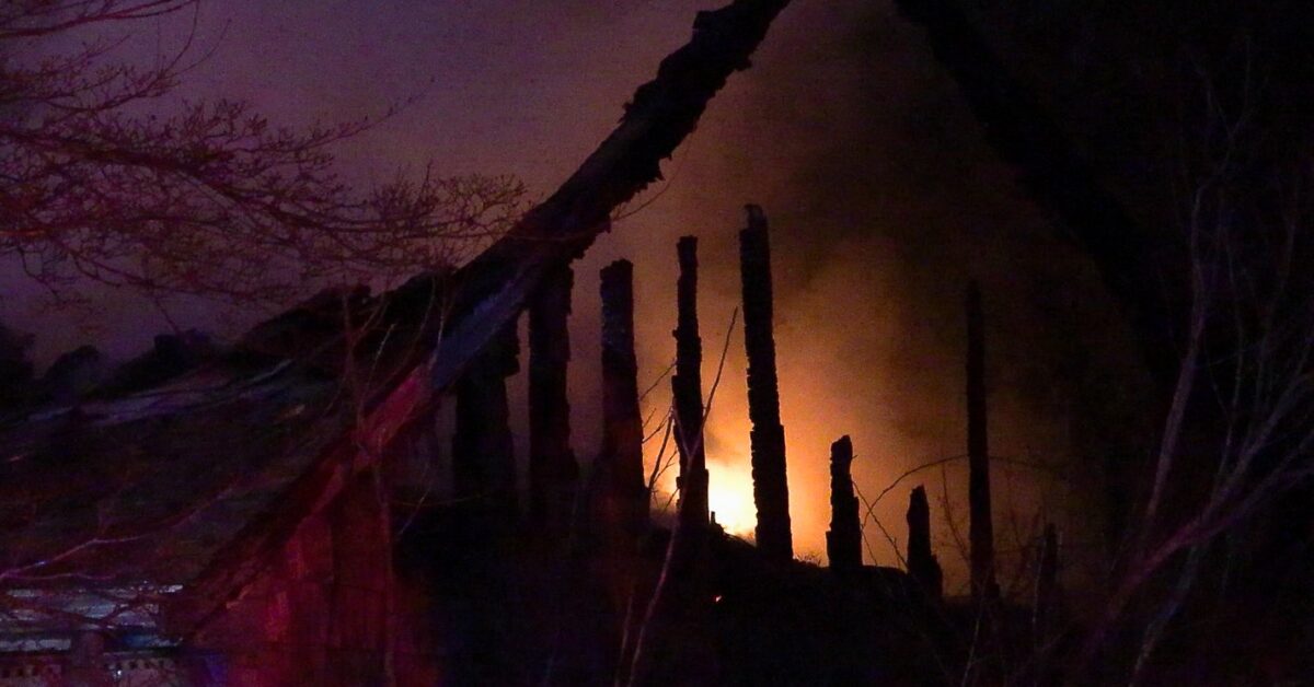 WATCH *** EARLY MORNING FIRE RIPS THROUGH HYANNIS HOME – Hyannis News ...